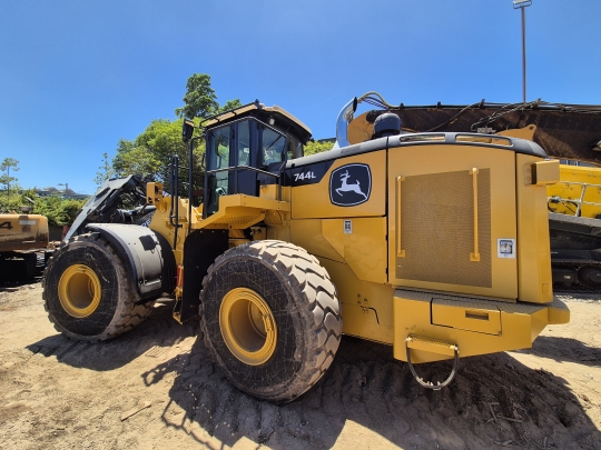 2020 John Deere 744L - | Elebbre Mercado