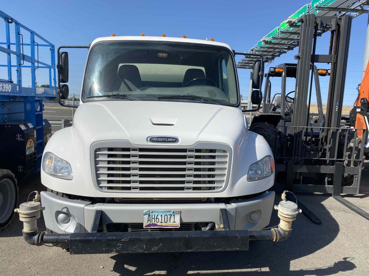 2018 Freightliner M2106